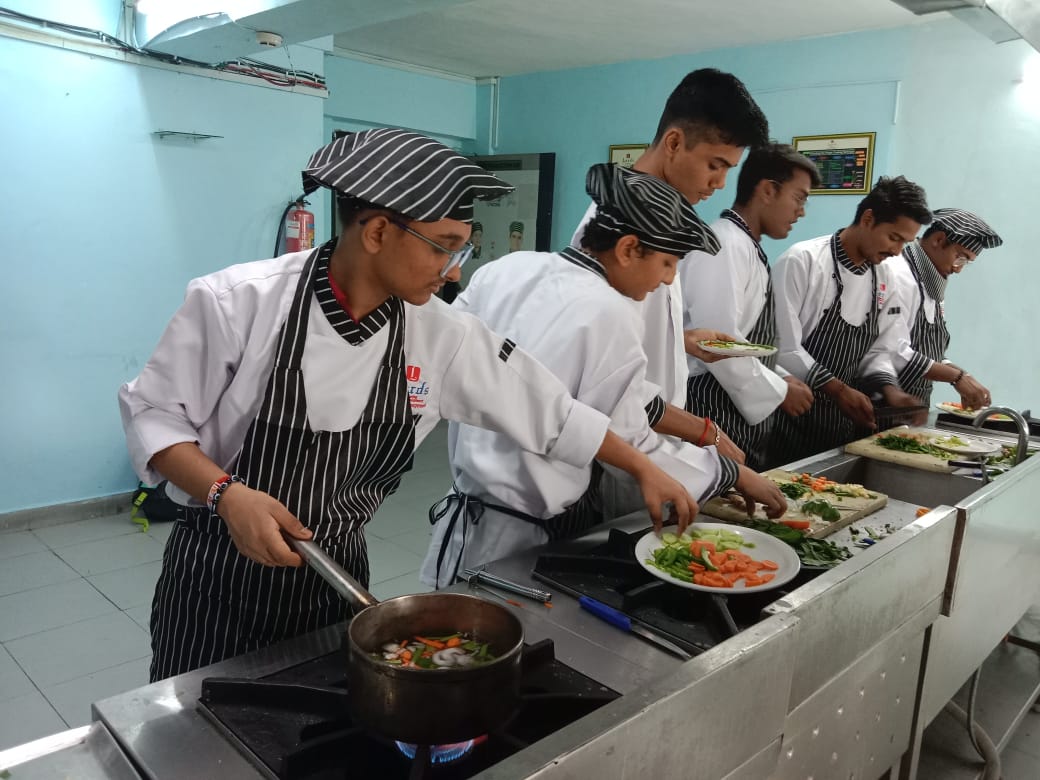 what-are-the-best-cooking-classes-in-Surat || Lords Institute of Management